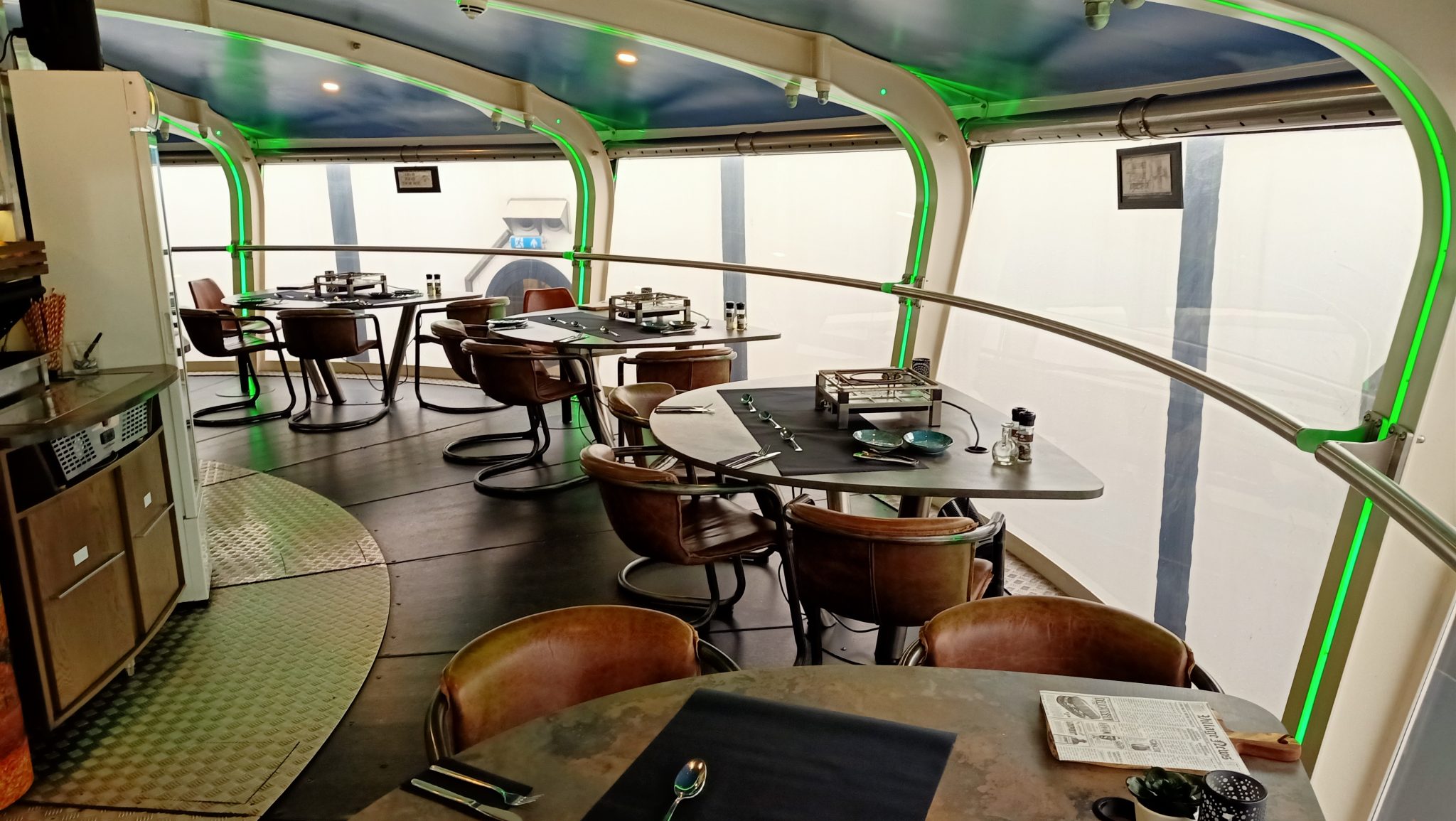 LUNCH - UFO Restaurant